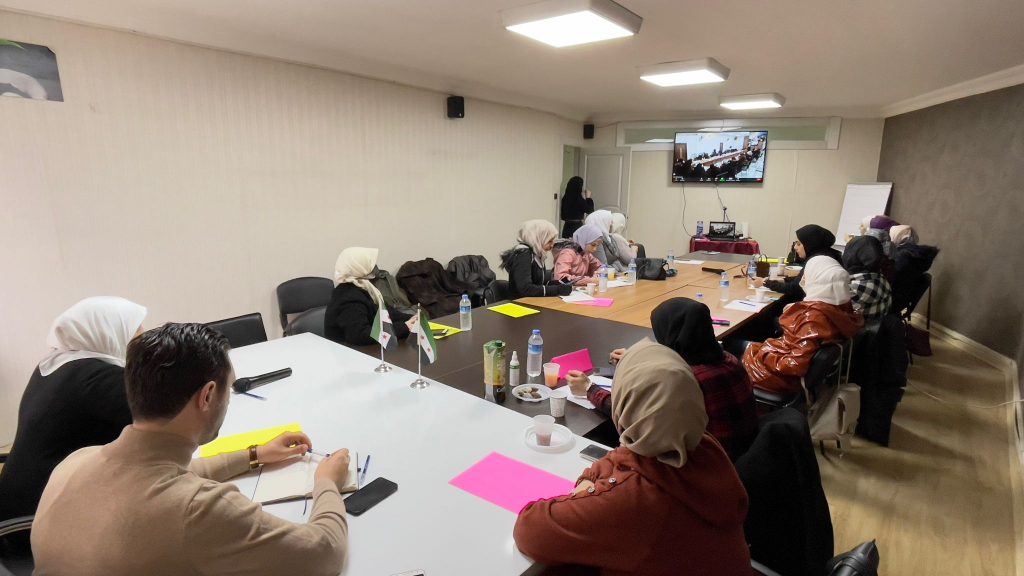 هيئة المرأة السورية بالشراكة مع وحدة دعم الاستقرار تعقد جلسة حوارية حول